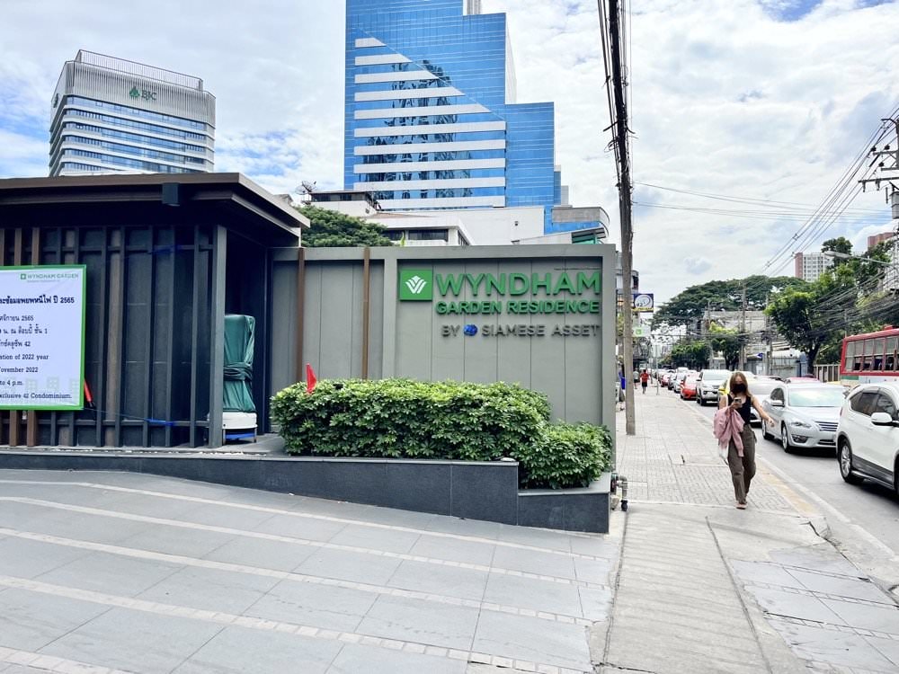 曼谷飯店推薦｜Siamese Exclusive 42曼谷公寓式飯店，近BTS兩房一廳，有廚房、客廳、餐桌、洗衣機、小陽台，方便舒適像家一樣 ...