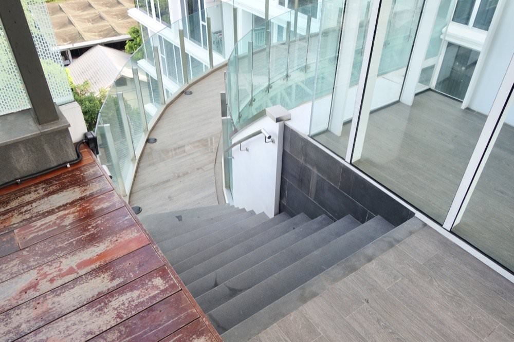 曼谷飯店推薦｜Siamese Exclusive 42曼谷公寓式飯店，近BTS兩房一廳，有廚房、客廳、餐桌、洗衣機、小陽台，方便舒適像家一樣 ...